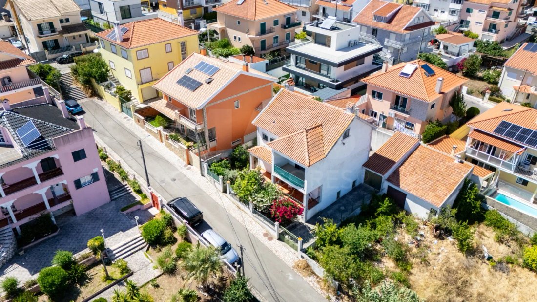 Moradia T3 Con Garaje Y Trastero En El Bairro Do En Pontinha E Famoes ...