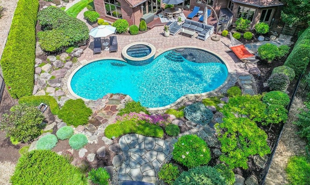 Updated Colonial On A Private In Gates Mills, Ohio, Vereinigte Staaten ...