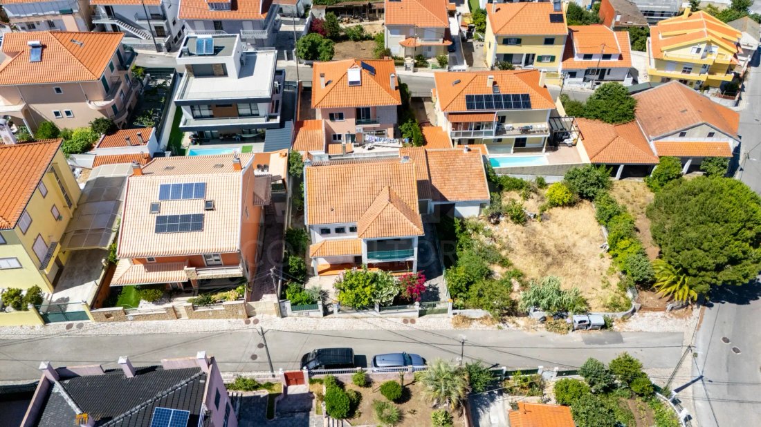 Moradia T3 Con Garaje Y Trastero En El Bairro Do En Pontinha E Famoes ...