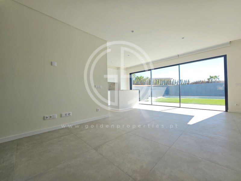 4 Bedroom Terraced Houses In Montenegro, In Faro (Se E Sao Pedro ...