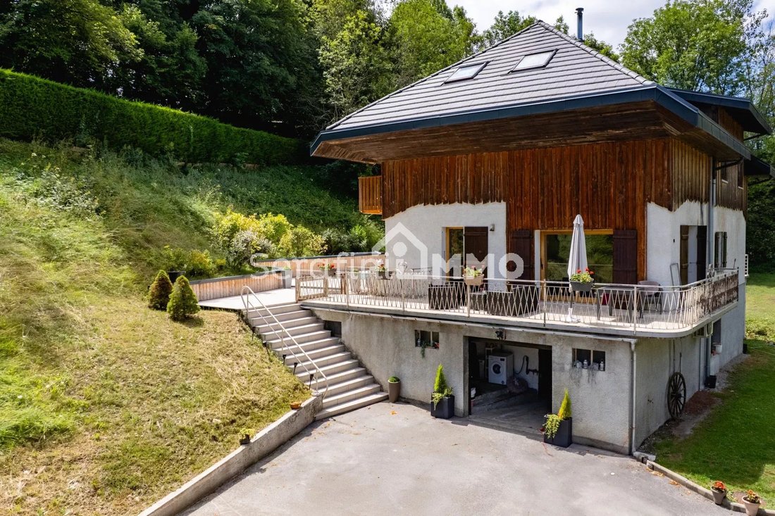Annecy House In Annecy, Auvergne Rhône Alpes, France For Sale (15993610)