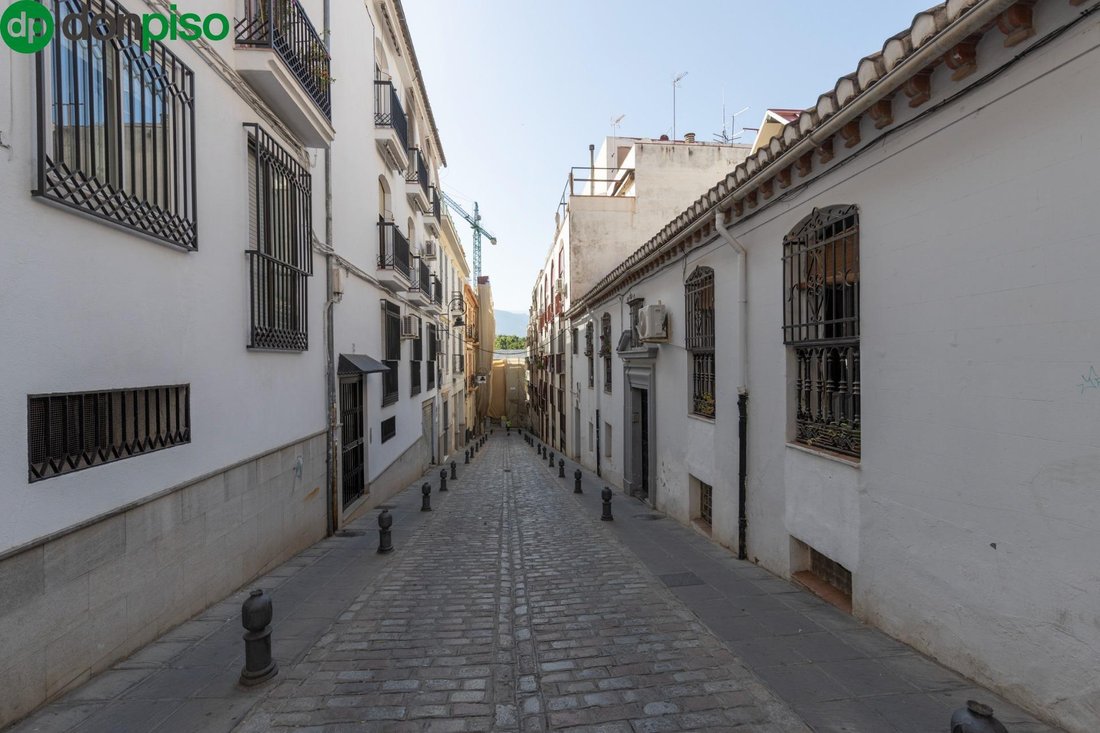 Granada Building In Centro, Granada, Spain For Sale (15998893)