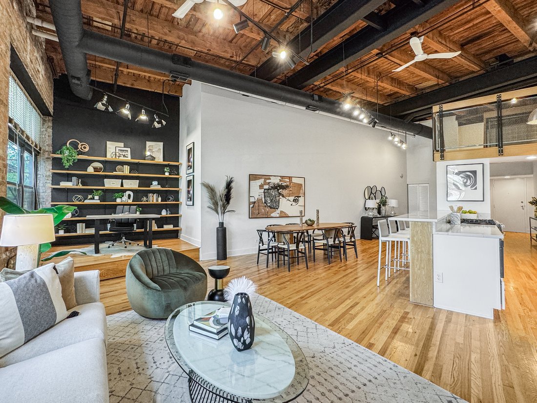 Fully Renovated Brick And Timber Fulton In Chicago, Illinois, United ...