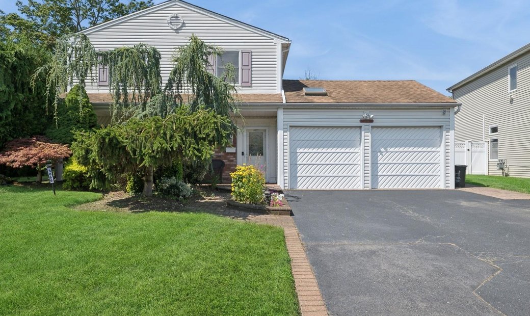 House Bellmore In Bellmore, New York, United States For Sale (15999342)