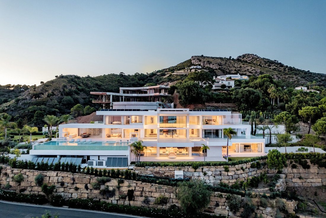 Spectacular Mansion In Exclusive Gated Complex Is In Marbella ...