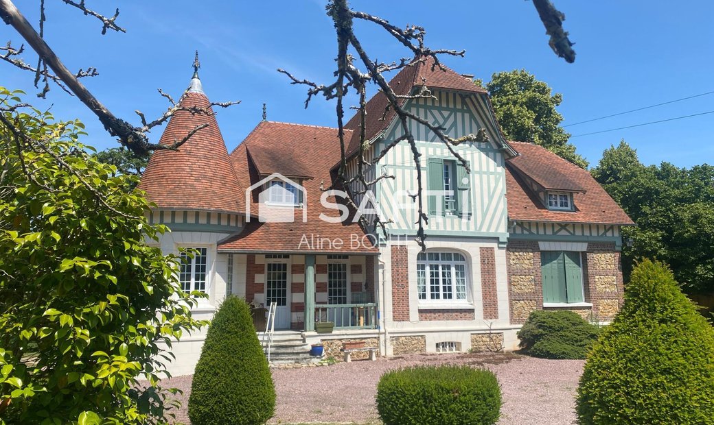 Manoir Anglo Normand En Un Parque De En Beaumont Le Roger, Normandía ...