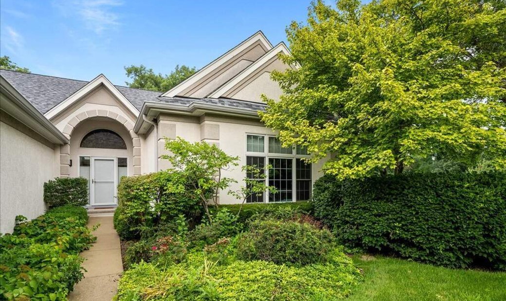 Belle Maison De Ranch Dans Le Quartier Dans Highland Park, Illinois ...