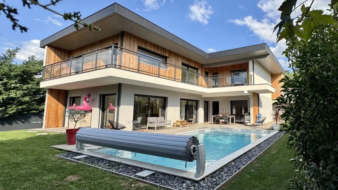 Annecy House In Annecy, Auvergne Rhône Alpes, France For Sale (16002831)