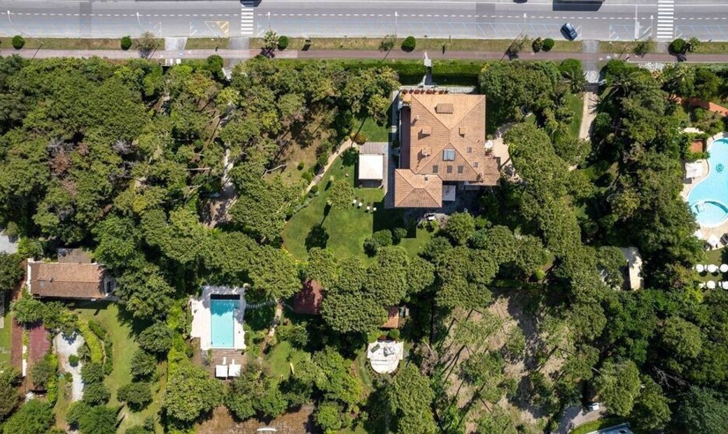 Representative Villa In Forte Dei Marmi In Marina Di Massa, Tuscany ...