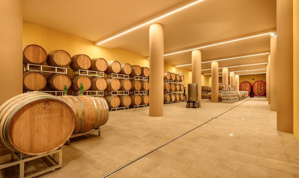Fábrica De Vinos Nobile De Montepulciano En Montepulciano, Toscana ...