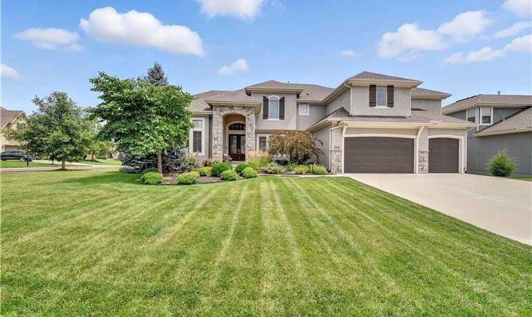 Impressive Custom One Owner Home On A In Overland Park, Kansas, United ...