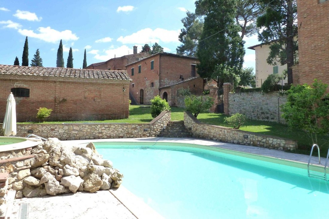 Villa Storica Con Casale, Sinalunga, Siena Toscana In Sinalunga, Italy ...