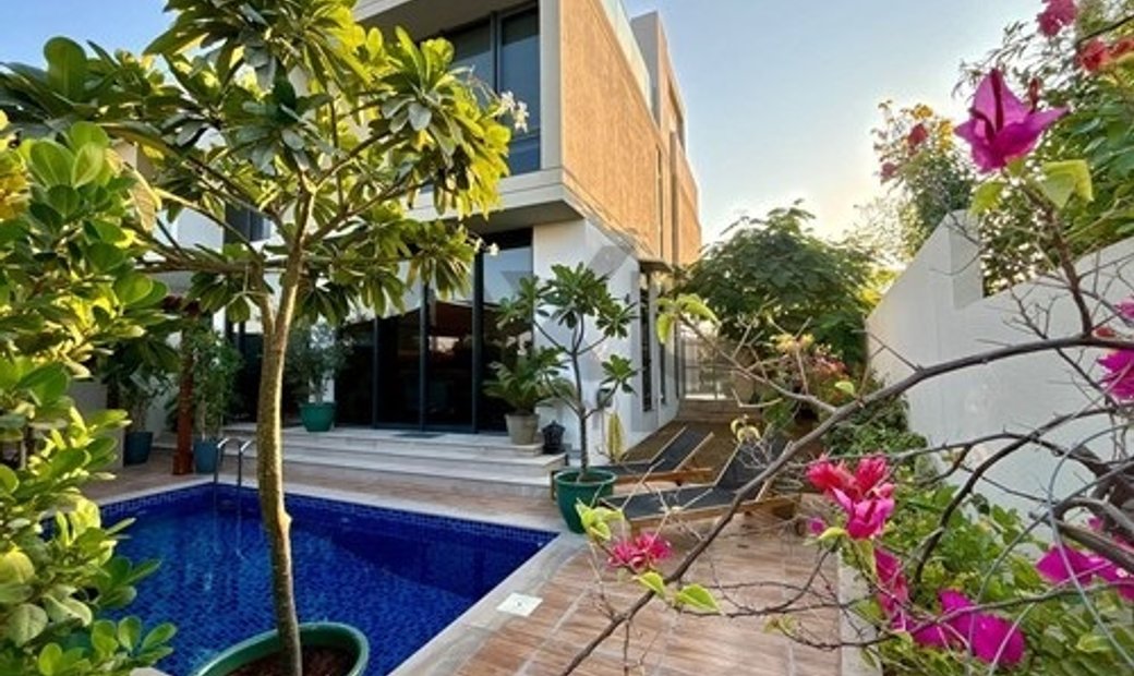 Single Row Upgraded 3 Br Plus Study Villa With In Dubai, United Arab ...