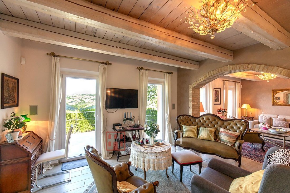 Restored Country Home With A Modern Touch In Monteleone Di Fermo ...