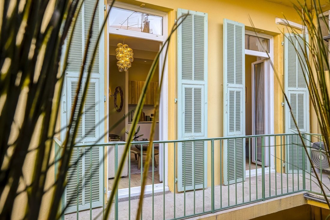 Charming 3 Room Apartment With In Nice, Provence Alpes Côte D'azur ...