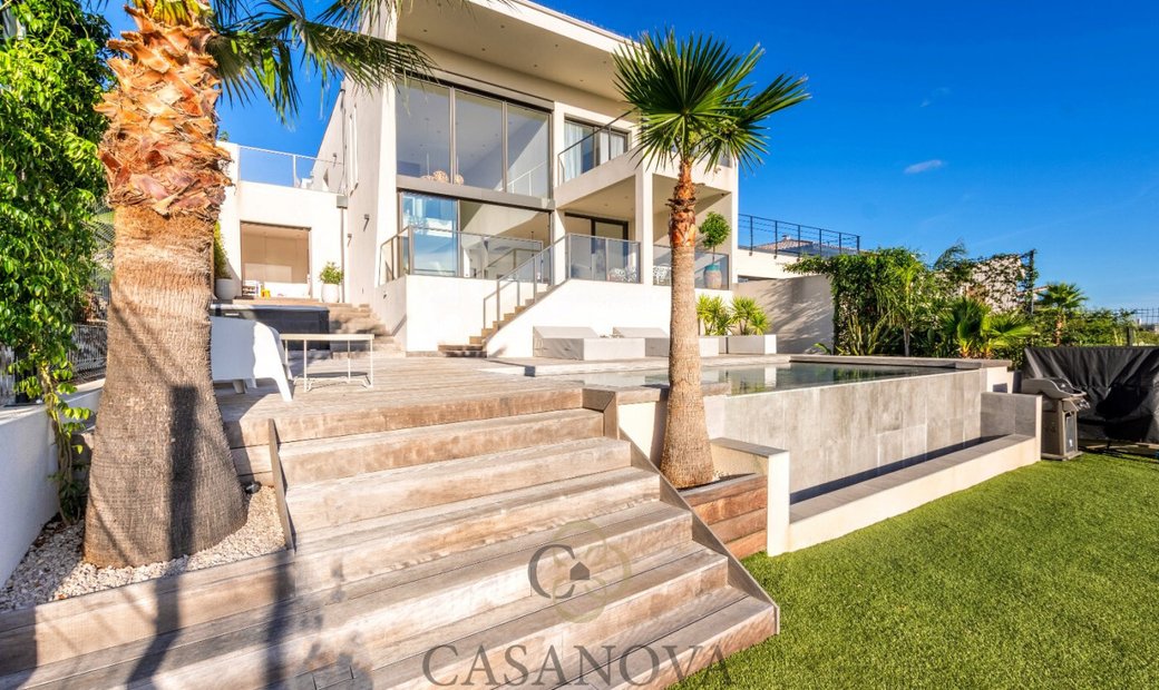 Contemporary Villa With Pool And Unobstructed Views Of In Montpellier ...