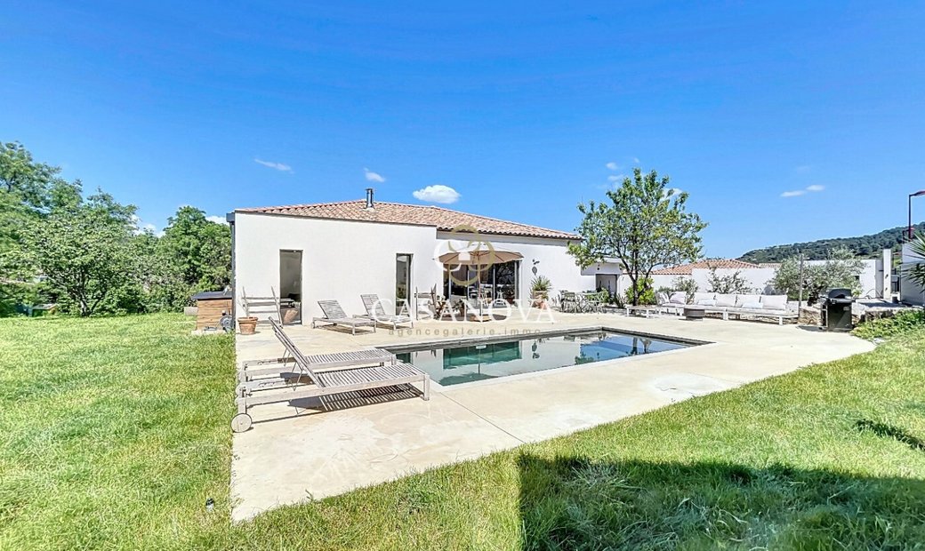 Contemporary Single Storey Villa With Pool On In Clermont L'hérault ...