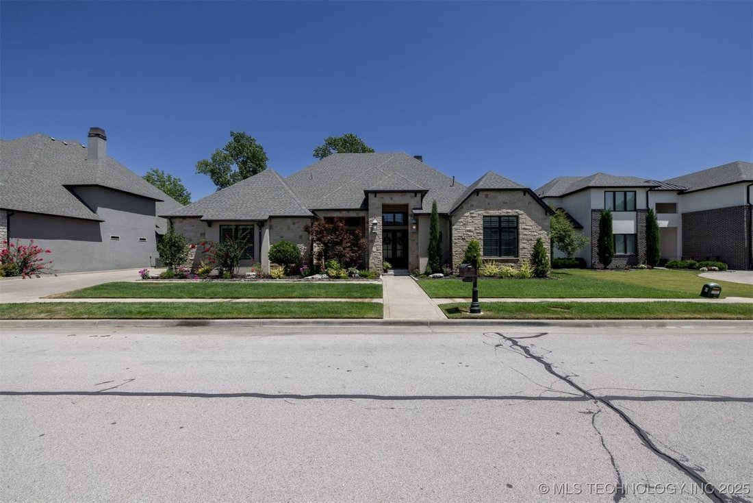 Exceptional One Story Home In A Prestigious In Bixby, Oklahoma, United ...
