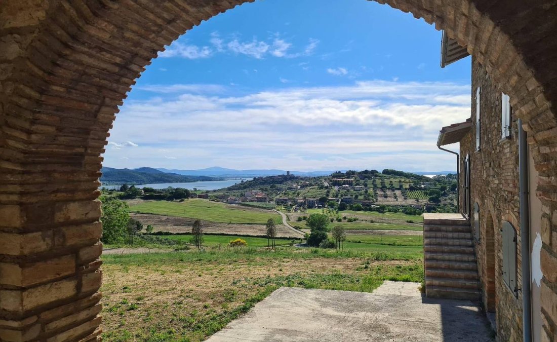 Farmhouse With Lake View In Umbria, Italy For Sale (14677920)