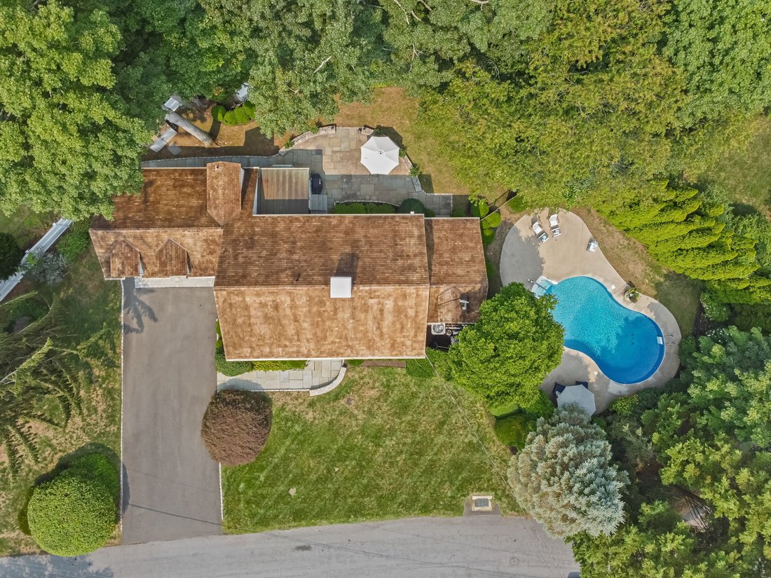 Mill Gate House: Timeless Colonial In Fairfield, Connecticut, United ...