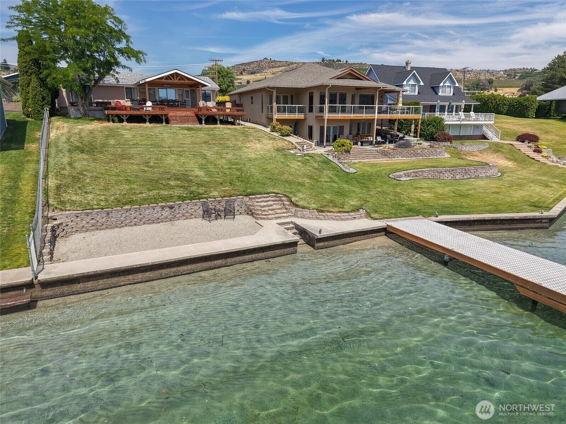 Rare Low Bank Waterfront Property In Chelan, Washington, United States ...