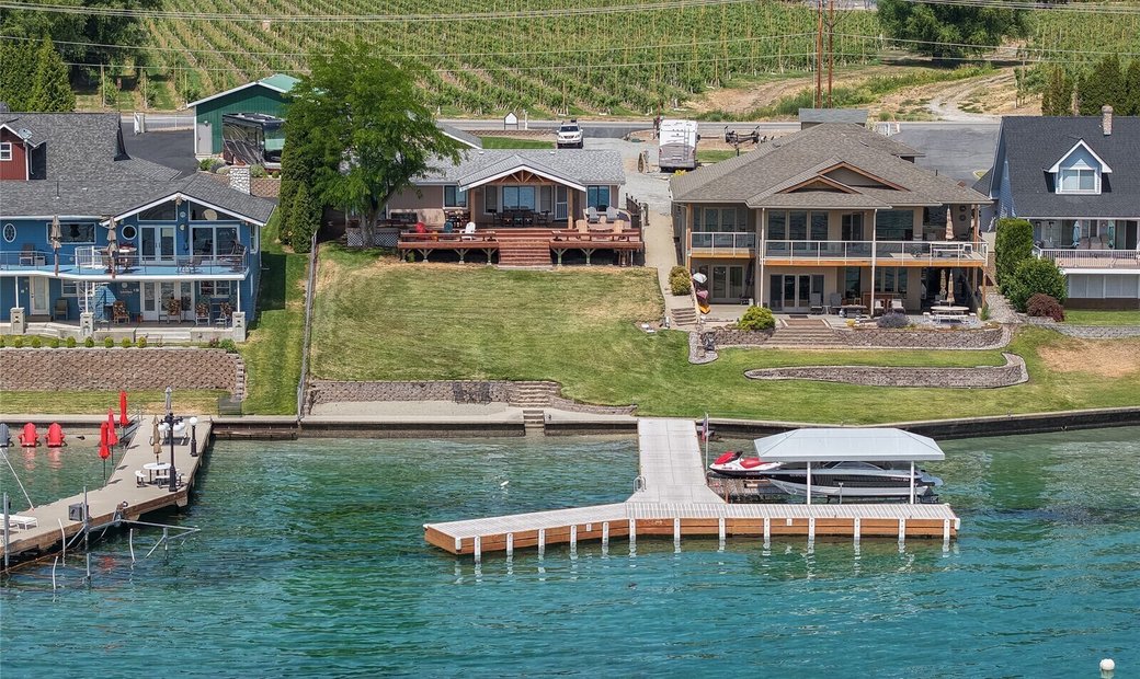 Rare Low Bank Waterfront Property In Chelan, Washington, United States ...