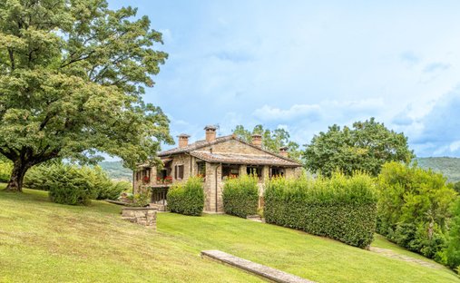 Luxury houses with balcony for sale in Rassina, Tuscany, Italy ...