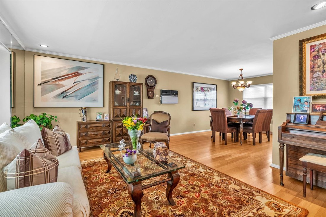 House Plainview In Plainview, New York, United States For Sale (16028536)