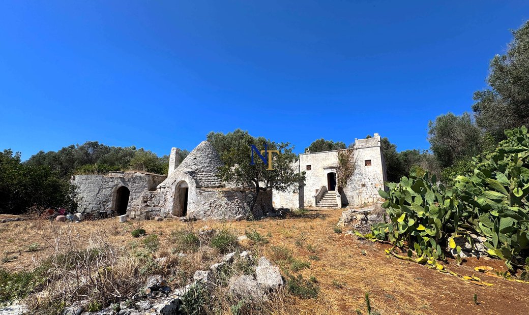 Mini Masseria With Trullo In Ostuni Dans Pouilles, Italie à Vendre ...