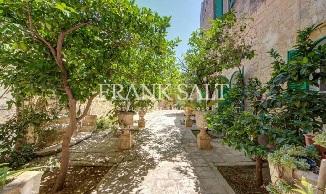 Grand 17th/18th Century Palazzo In Zebbug With Garden, In Haz Zebbug ...