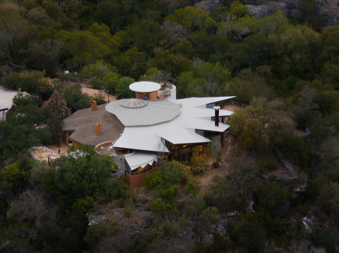 Architecturally Significant Compound In In Spicewood, Texas, United ...