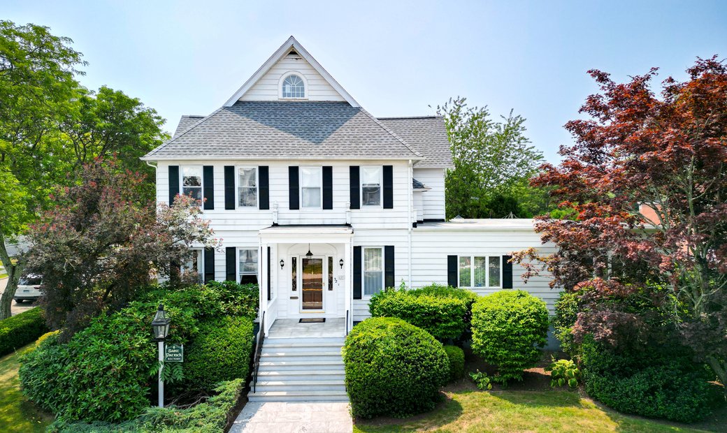Gracious Downtown Mystic Colonial In Groton, Connecticut, United States ...