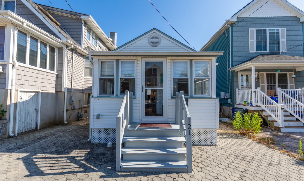 Charming Bayside Cottage With In Seaside Park, New Jersey, United ...