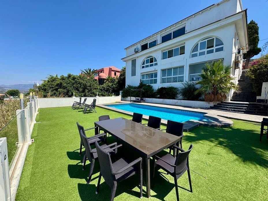 Belle Villa à El Rincon De Loix Avec Une Vue Dans Benidorm, Valence ...