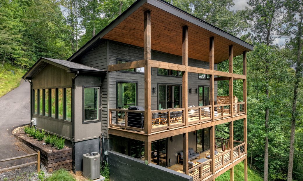 Toccoa River Chalet Estate In Blue Ridge, Georgia, United States For ...