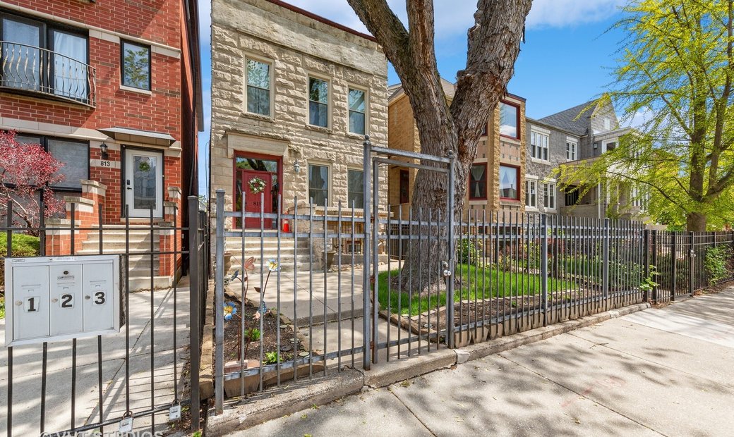 Multi Unit Chicago United States In Chicago, Illinois, United States ...