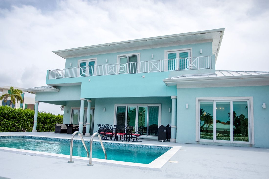 Crystal Harbour Luxury 5br/5.5ba Canal Front Home In West Bay, Cayman ...