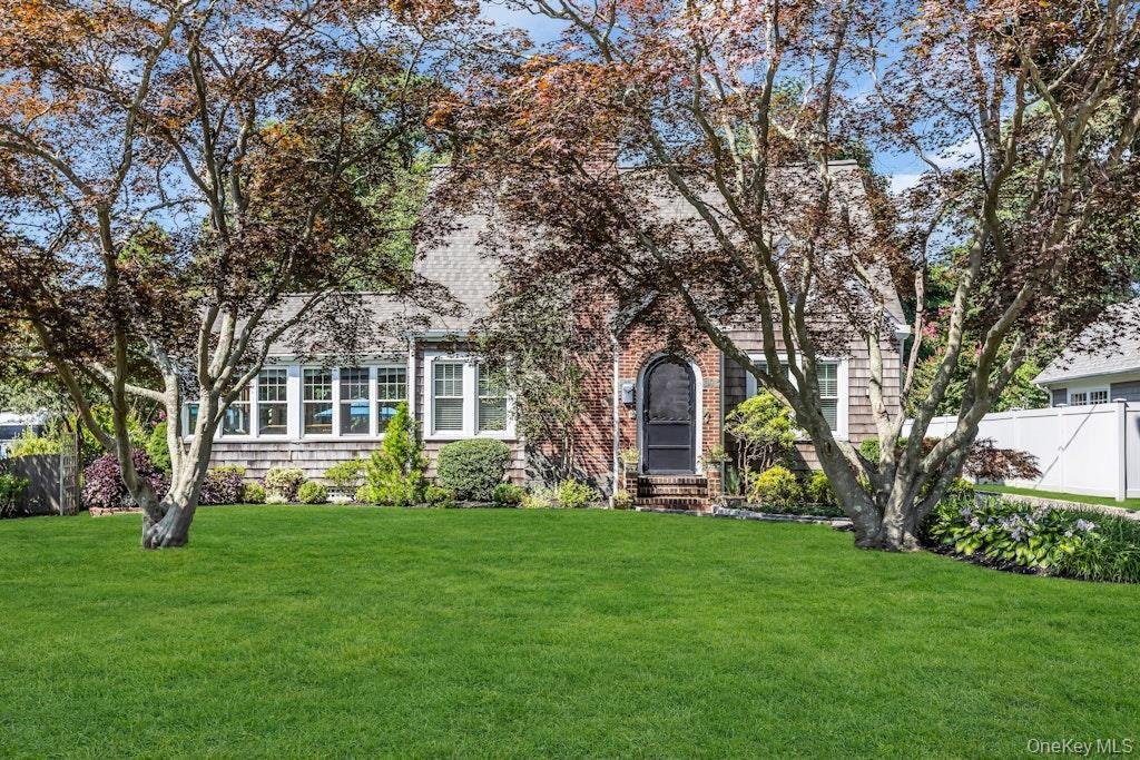 House Blue Point In Blue Point, New York, United States For Sale (16054476)