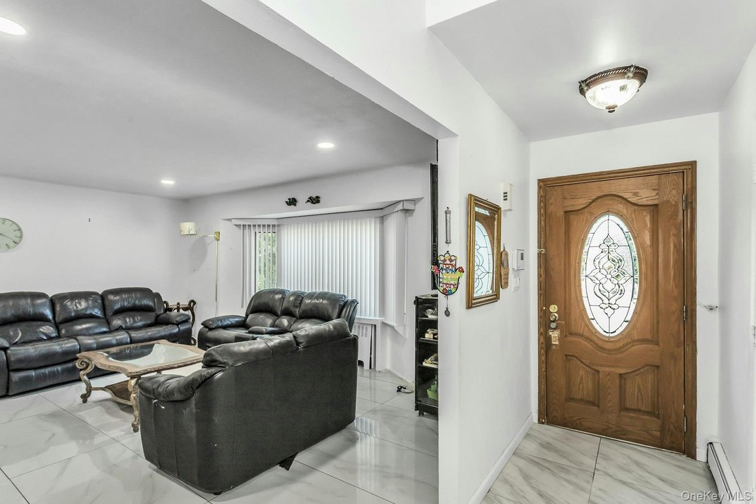 House Plainview In Plainview, New York, United States For Sale (16054450)