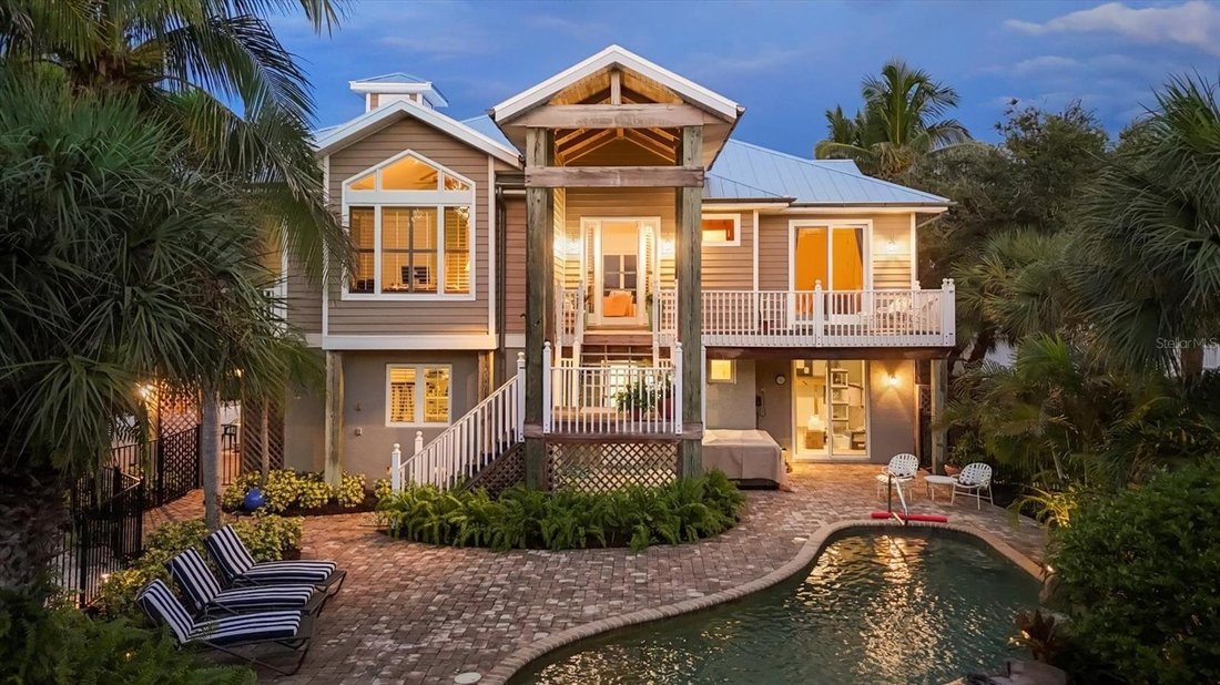 Maison De Luxe Au Bord De L'eau Aux Dans Englewood, Floride, états Unis ...