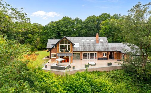 Luxe moderne maisons à vendre en Standish, Angleterre, Royaume-Uni | JamesEdition