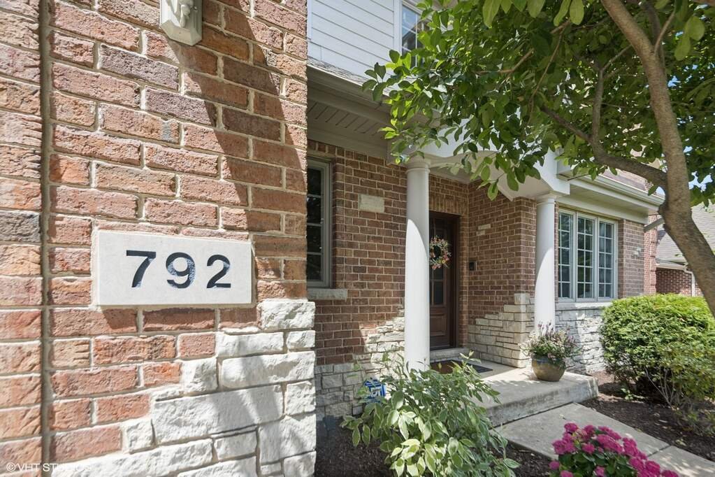 Beautiful Meticulously Crafted Residence In Elmhurst, Illinois, United ...