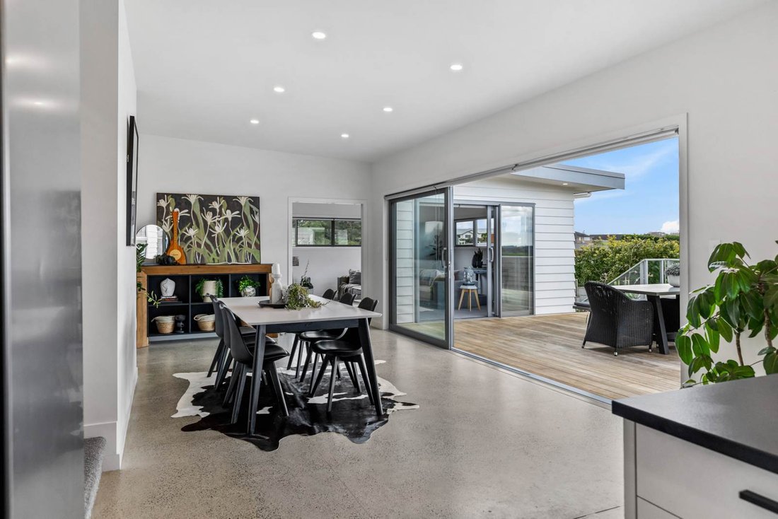 Elegant Waimauku Retreat With Panoramic In Waimauku, Auckland, New ...
