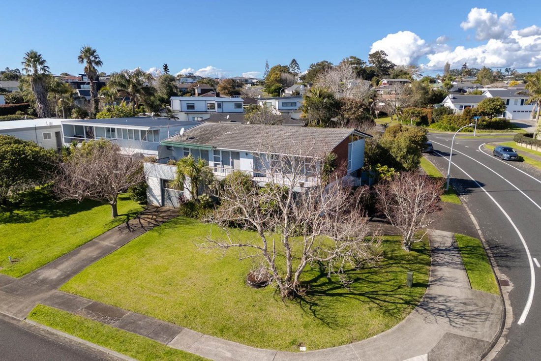 Spacious East Auckland Home On Generous In Auckland, Auckland, New ...