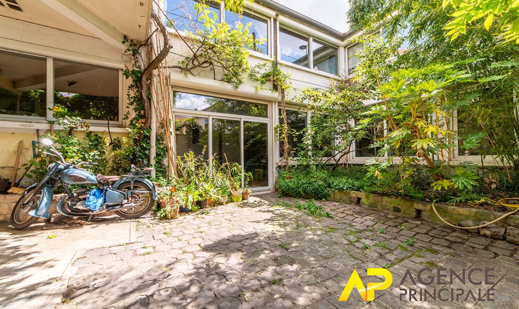 8 Room House 263 M² In Colombes, île De France, France For Sale (16066064)