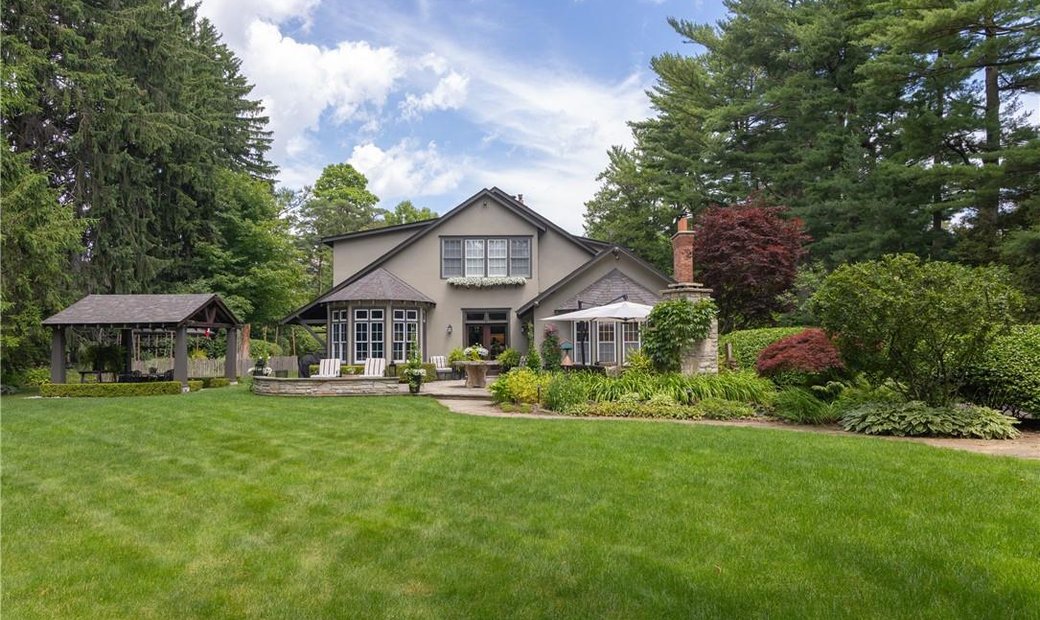 Nestled At The End Of A Private Laneway In In Oakville, Ontario, Canada ...