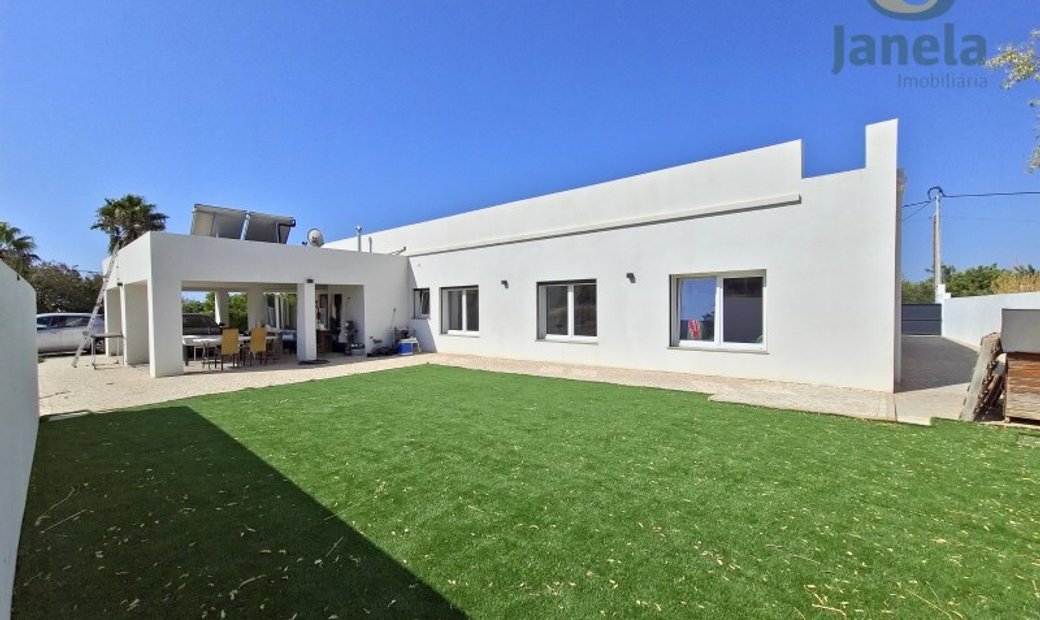 Casa Moderna T4 + Anexo T2, Con Vista Al Mar En Faro (Se Y Sao Pedro ...