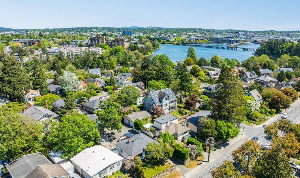 Character Bungalow + Studio In Walkable In Victoria, British Columbia ...