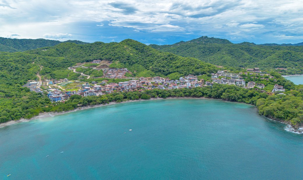 Frente A Discovery Zapotal En Sardinal Guanacaste. In Carrillo, Costa ...
