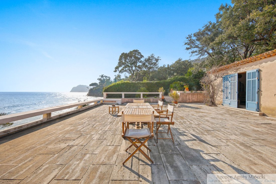 Una Propiedad En Rayol Canadel Sur Mer, Provenza Alpes Costa Azul ...